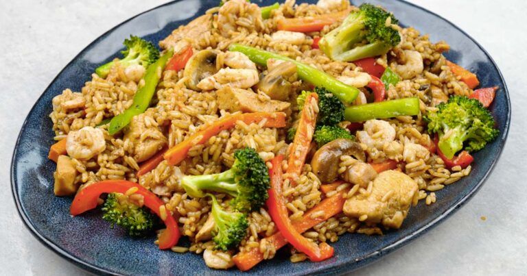 Riz sauté aux légumes poulet et crevette - Recette Facile
